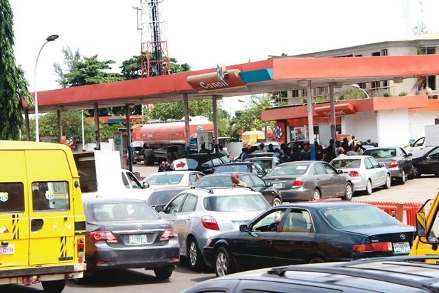 Fuel Queues Return To Lagos As IPMAN Members Shut Stations
